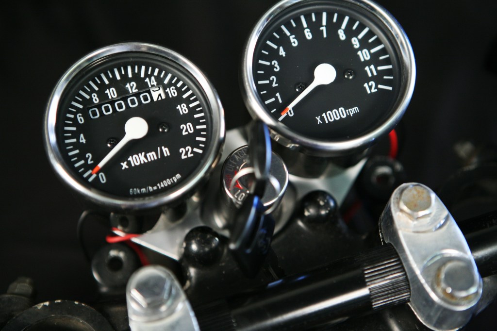 Dual Mini Gauge Bracket – Ripple Rock Racers